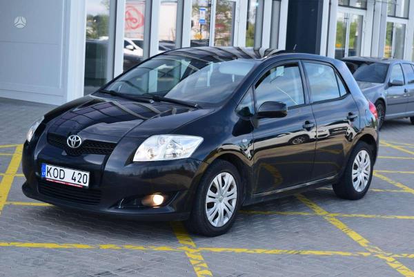 Black Toyota Auris 2007 in Vilnius, with an engine capacity of 1.60 L and mileage of 275 thousand km for 2350 €, photo 2 on AUTOMOTO.COM.LV
