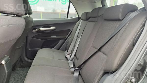Black Toyota Auris 2007 in Riga, with an engine capacity of 2.20 L and mileage of 211 thousand km for 2700 €, photo 3 on AUTOMOTO.COM.LV