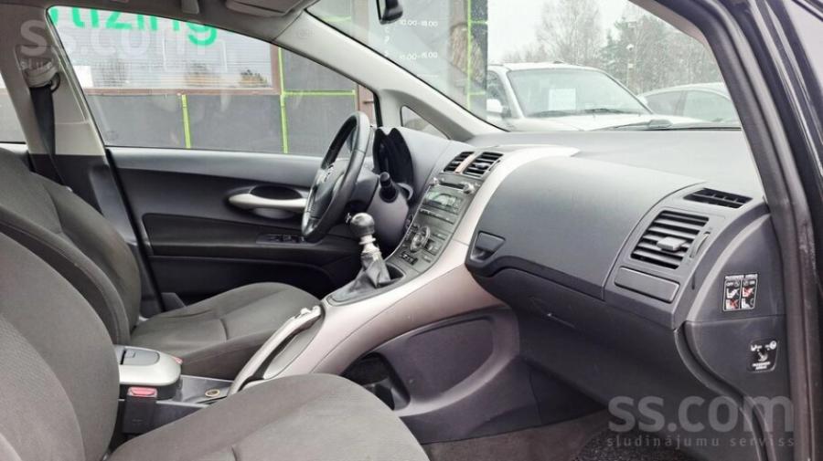 Melns Toyota Auris 2007 Rīga, ar dzinēja tilpumu 2.20 L un nobraukumu 211 tūkst. km par 2700 €, foto 6 vietnē AUTOMOTO.COM.LV