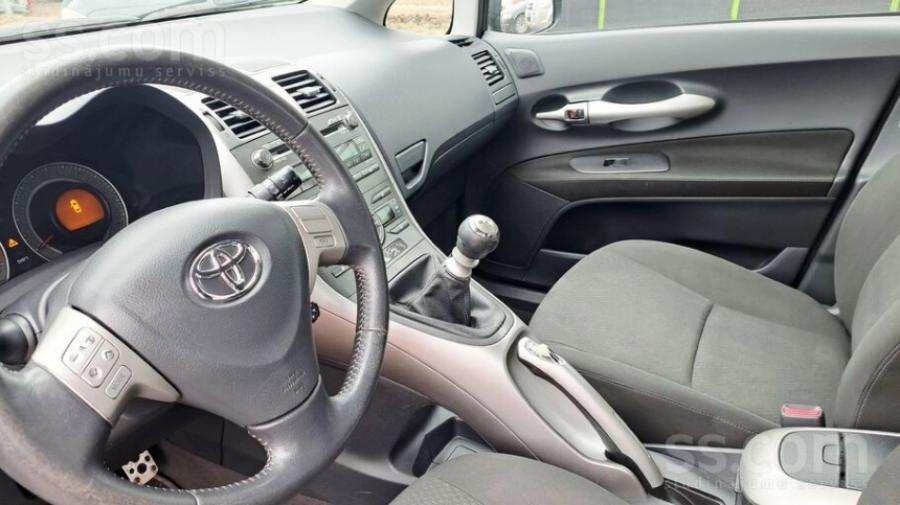 Melns Toyota Auris 2007 Rīga, ar dzinēja tilpumu 2.20 L un nobraukumu 211 tūkst. km par 2700 €, foto 9 vietnē AUTOMOTO.COM.LV