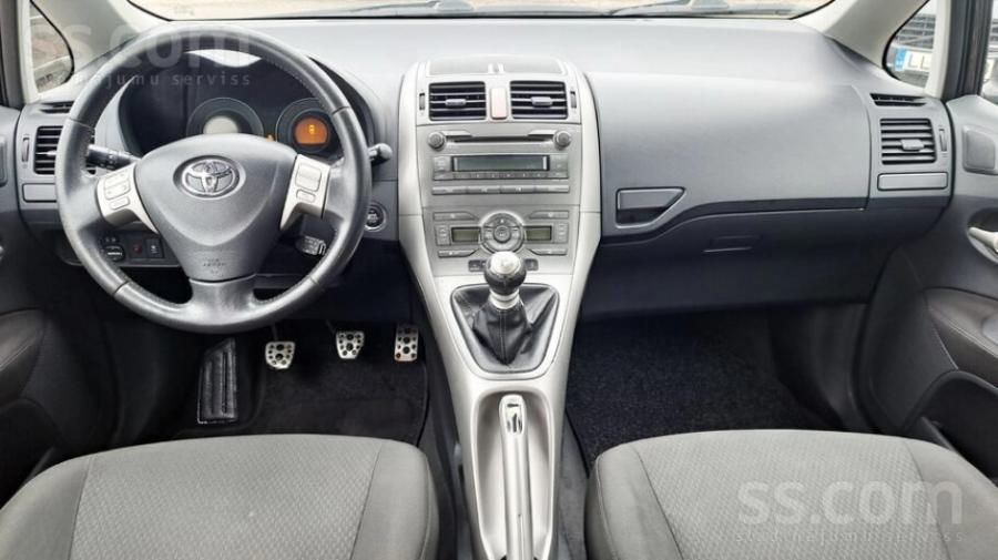 Melns Toyota Auris 2007 Rīga, ar dzinēja tilpumu 2.20 L un nobraukumu 211 tūkst. km par 2700 €, foto 12 vietnē AUTOMOTO.COM.LV