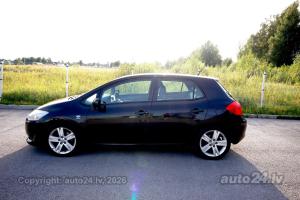 Black Toyota Auris 2007 in Tartu, with an engine capacity of 2.20 L and mileage of 281 thousand km for 2900 €, photo 4 on AUTOMOTO.COM.LV