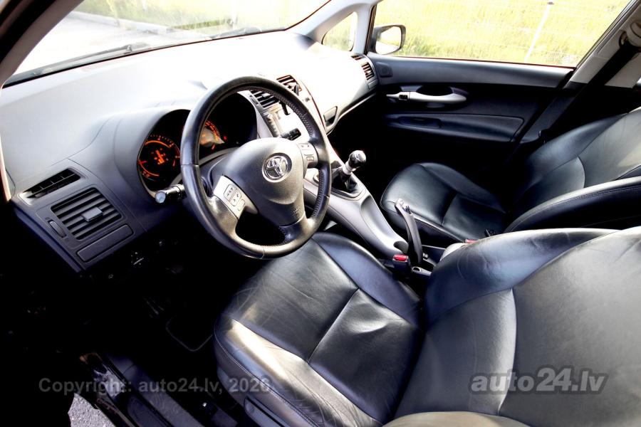Black Toyota Auris 2007 in Tartu, with an engine capacity of 2.20 L and mileage of 281 thousand km for 2900 €, photo 23 on AUTOMOTO.COM.LV