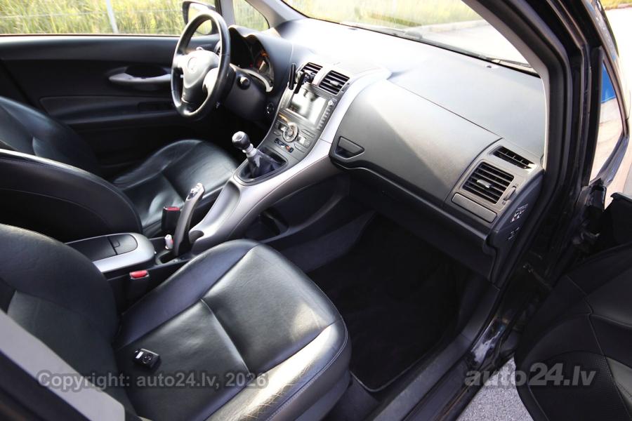 Black Toyota Auris 2007 in Tartu, with an engine capacity of 2.20 L and mileage of 281 thousand km for 2900 €, photo 27 on AUTOMOTO.COM.LV