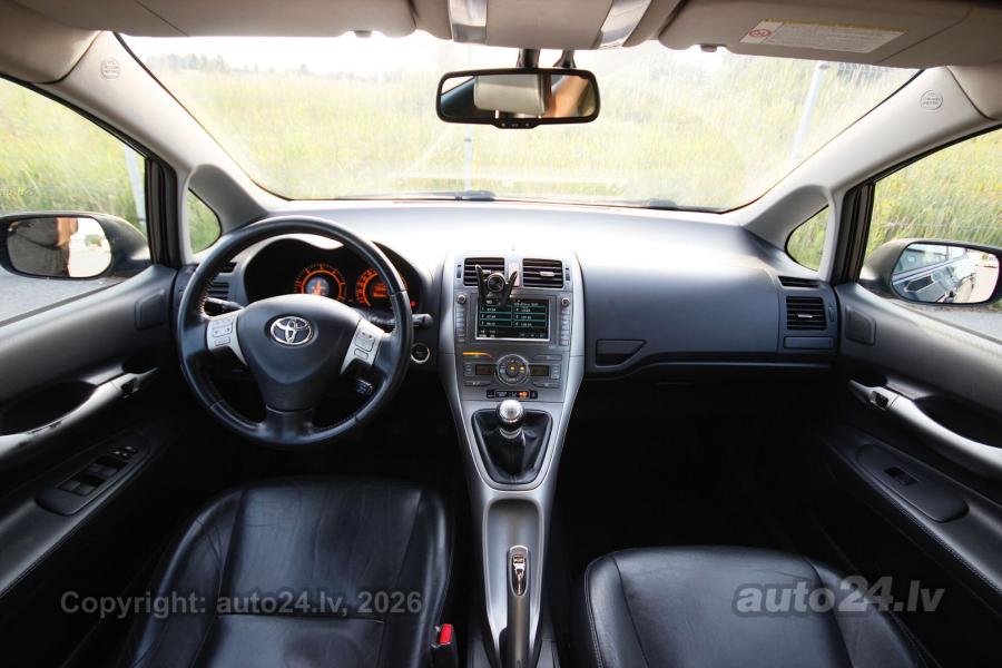 Black Toyota Auris 2007 in Tartu, with an engine capacity of 2.20 L and mileage of 281 thousand km for 2900 €, photo 21 on AUTOMOTO.COM.LV