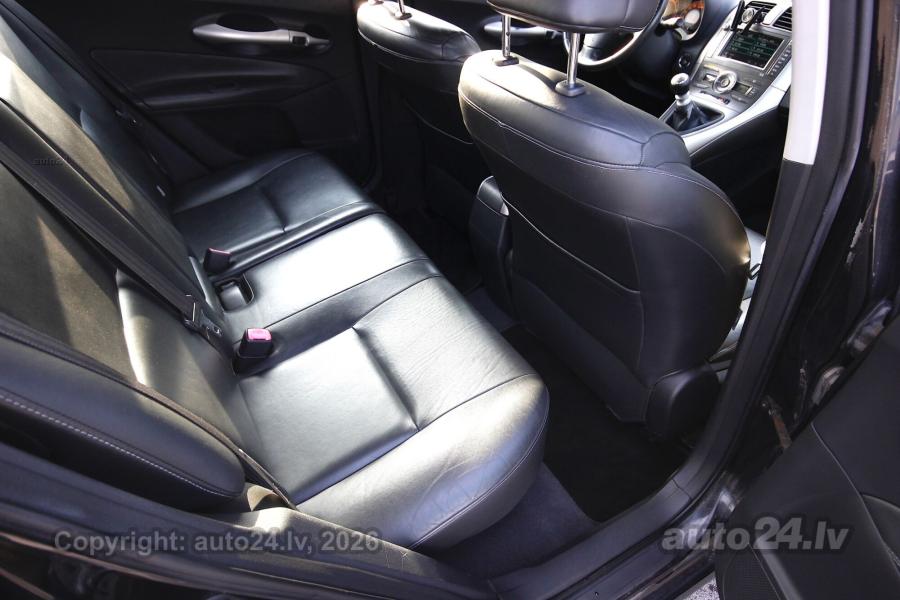 Black Toyota Auris 2007 in Tartu, with an engine capacity of 2.20 L and mileage of 281 thousand km for 2900 €, photo 28 on AUTOMOTO.COM.LV