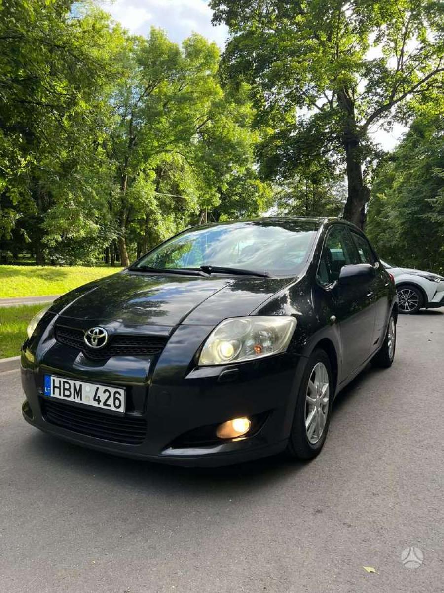 Melns Toyota Auris 2007 Viļņa, ar dzinēja tilpumu 2.00 L un nobraukumu 358 tūkst. km par 2100 €, foto 3 vietnē AUTOMOTO.COM.LV