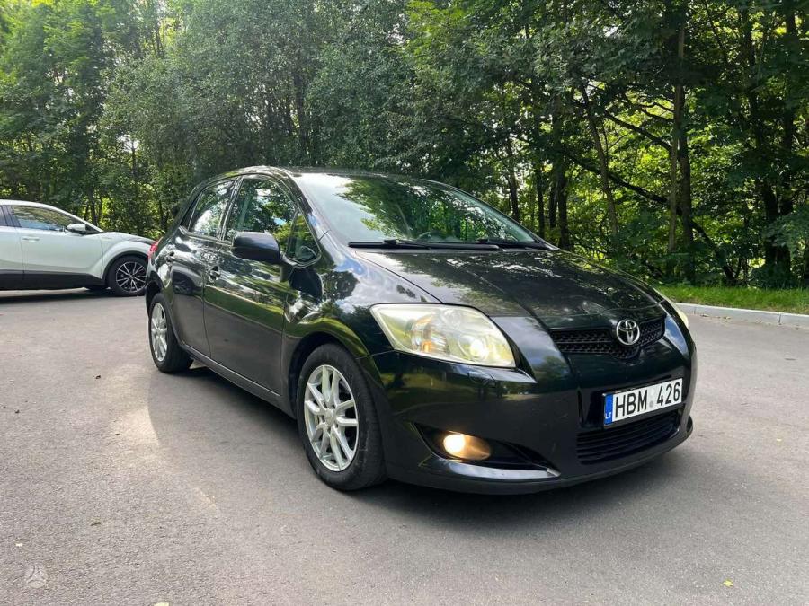 Melns Toyota Auris 2007 Viļņa, ar dzinēja tilpumu 2.00 L un nobraukumu 358 tūkst. km par 2100 €, foto 4 vietnē AUTOMOTO.COM.LV