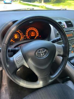 Melns Toyota Auris 2007 Viļņa, ar dzinēja tilpumu 2.00 L un nobraukumu 358 tūkst. km par 2100 €, foto 8 vietnē AUTOMOTO.COM.LV