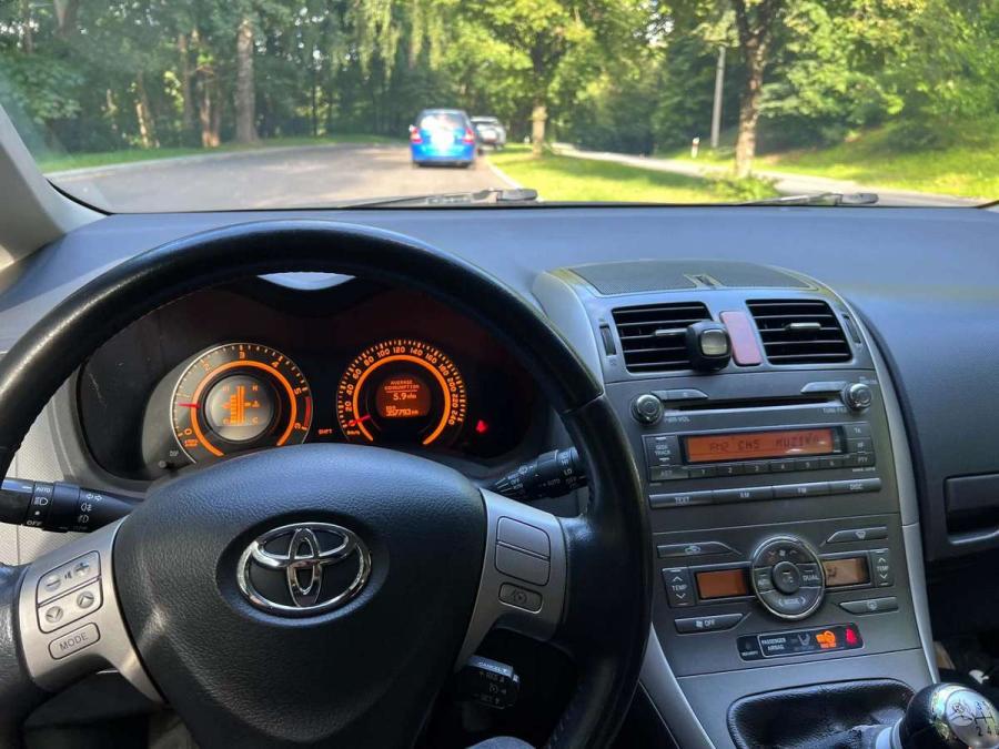 Melns Toyota Auris 2007 Viļņa, ar dzinēja tilpumu 2.00 L un nobraukumu 358 tūkst. km par 2100 €, foto 9 vietnē AUTOMOTO.COM.LV