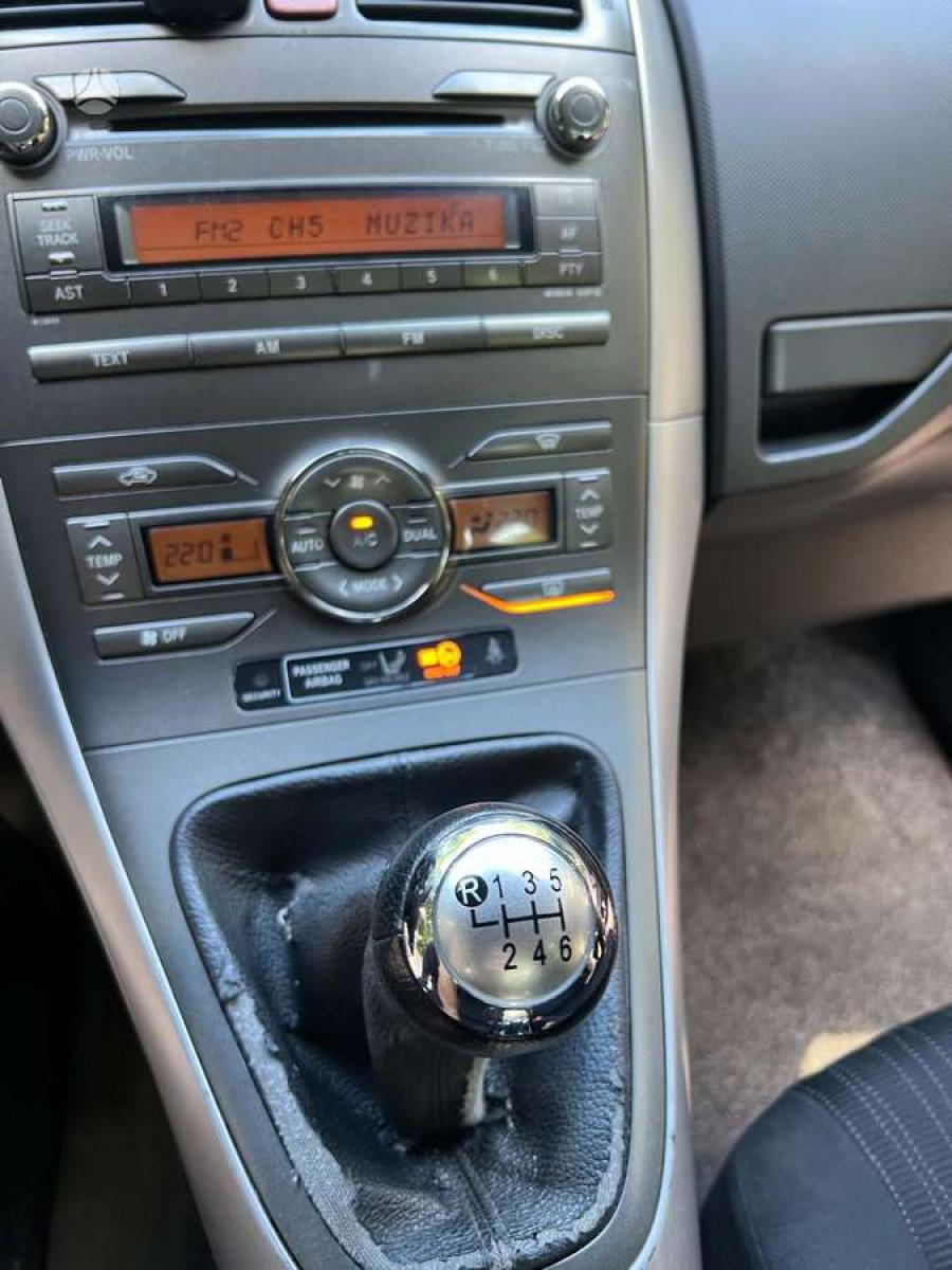 Melns Toyota Auris 2007 Viļņa, ar dzinēja tilpumu 2.00 L un nobraukumu 358 tūkst. km par 2100 €, foto 11 vietnē AUTOMOTO.COM.LV