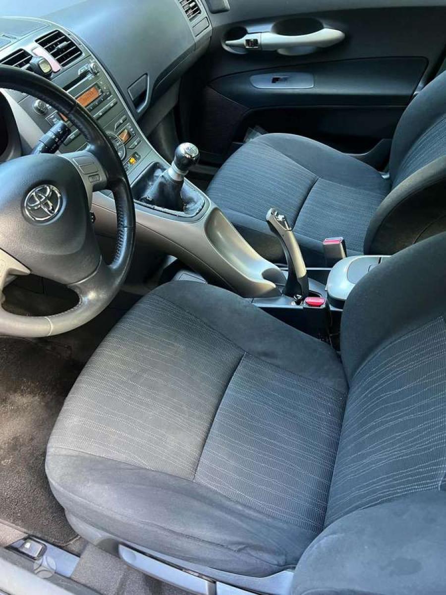 Melns Toyota Auris 2007 Viļņa, ar dzinēja tilpumu 2.00 L un nobraukumu 358 tūkst. km par 2100 €, foto 12 vietnē AUTOMOTO.COM.LV