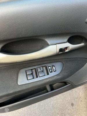 Melns Toyota Auris 2007 Viļņa, ar dzinēja tilpumu 2.00 L un nobraukumu 358 tūkst. km par 2100 €, foto 13 vietnē AUTOMOTO.COM.LV