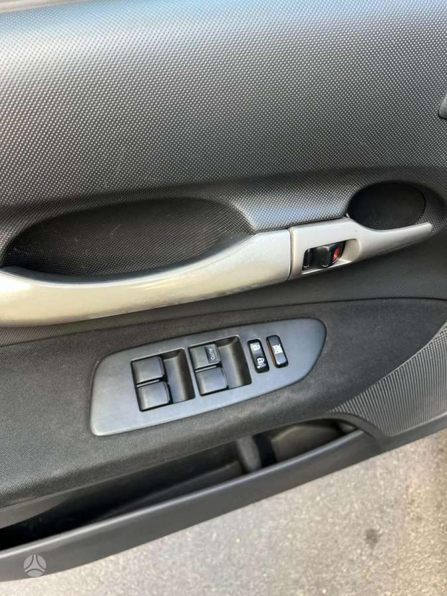 Melns Toyota Auris 2007 Viļņa, ar dzinēja tilpumu 2.00 L un nobraukumu 358 tūkst. km par 2100 €, foto 13 vietnē AUTOMOTO.COM.LV