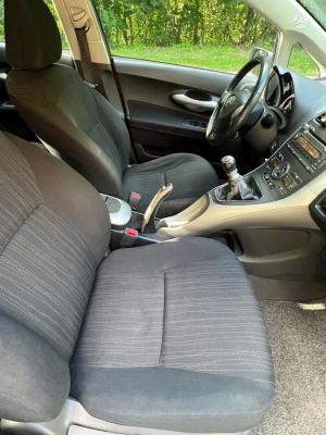 Melns Toyota Auris 2007 Viļņa, ar dzinēja tilpumu 2.00 L un nobraukumu 358 tūkst. km par 2100 €, foto 14 vietnē AUTOMOTO.COM.LV