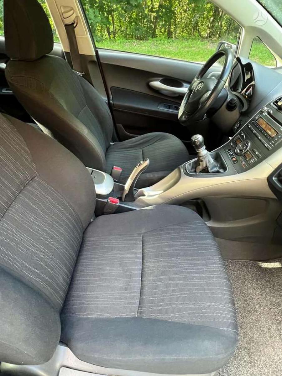 Melns Toyota Auris 2007 Viļņa, ar dzinēja tilpumu 2.00 L un nobraukumu 358 tūkst. km par 2100 €, foto 14 vietnē AUTOMOTO.COM.LV