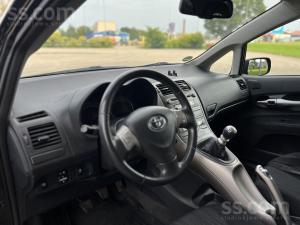 Melns Toyota Auris 2007 Jēkabpils, ar dzinēja tilpumu 2.00 L un nobraukumu 210 tūkst. km par 3200 €, foto 9 vietnē AUTOMOTO.COM.LV
