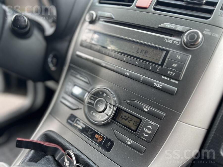 Melns Toyota Auris 2007 Jēkabpils, ar dzinēja tilpumu 2.00 L un nobraukumu 210 tūkst. km par 3200 €, foto 14 vietnē AUTOMOTO.COM.LV