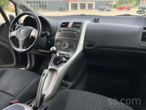 Melns Toyota Auris 2007 Jēkabpils, ar dzinēja tilpumu 2.00 L un nobraukumu 210 tūkst. km par 3200 €, foto 15 vietnē AUTOMOTO.COM.LV