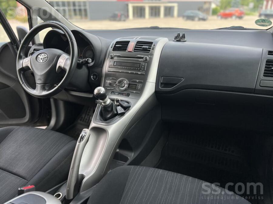 Melns Toyota Auris 2007 Jēkabpils, ar dzinēja tilpumu 2.00 L un nobraukumu 210 tūkst. km par 3200 €, foto 15 vietnē AUTOMOTO.COM.LV