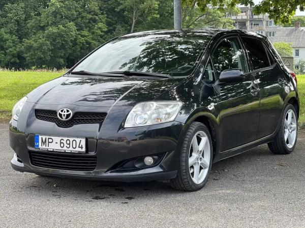 Black Toyota Auris 2007 in Jekabpils, with an engine capacity of 2.00 L and mileage of 210 thousand km for 3200 €, photo 3 on AUTOMOTO.COM.LV