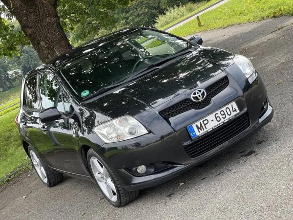 Black Toyota Auris 2007 in Jekabpils, with an engine capacity of 2.00 L and mileage of 210 thousand km for 3200 €, photo 5 on AUTOMOTO.COM.LV