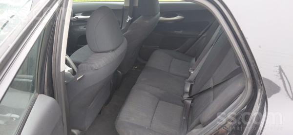 Black Toyota Auris 2007 in Jelgava, with an engine capacity of 2.00 L and mileage of 453 thousand km for 1900 €, photo 7 on AUTOMOTO.COM.LV