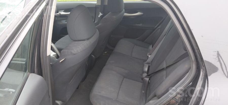 Black Toyota Auris 2007 in Jelgava, with an engine capacity of 2.00 L and mileage of 453 thousand km for 1900 €, photo 8 on AUTOMOTO.COM.LV