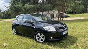 Melns Toyota Auris 2007 Kauņa, ar dzinēja tilpumu 1.60 L un nobraukumu 167 tūkst. km par 3650 €, foto  vietnē AUTOMOTO.COM.LV