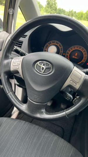 Melns Toyota Auris 2007 Kauņa, ar dzinēja tilpumu 1.60 L un nobraukumu 167 tūkst. km par 3650 €, foto 22 vietnē AUTOMOTO.COM.LV