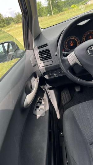 Melns Toyota Auris 2007 Kauņa, ar dzinēja tilpumu 1.60 L un nobraukumu 167 tūkst. km par 3650 €, foto 23 vietnē AUTOMOTO.COM.LV