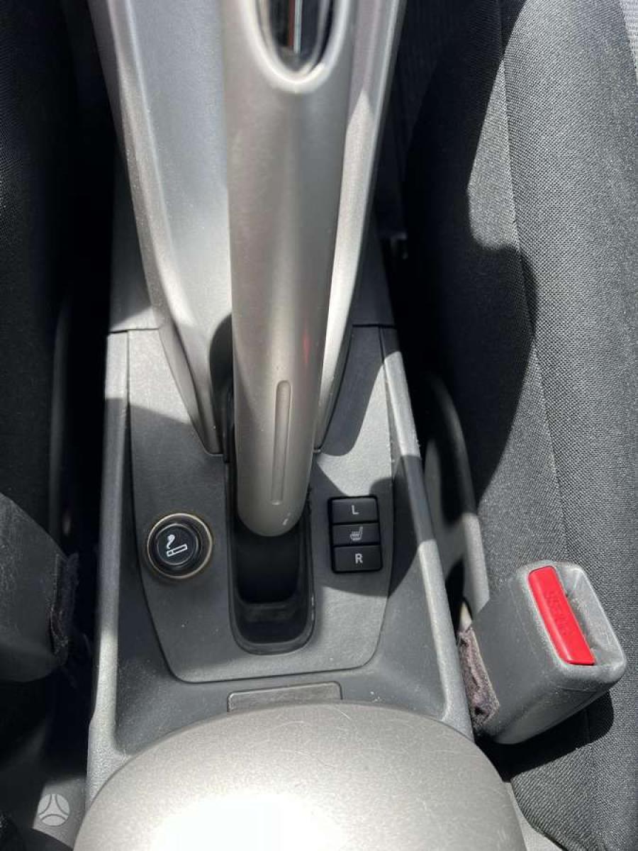 Melns Toyota Auris 2007 Kauņa, ar dzinēja tilpumu 1.60 L un nobraukumu 167 tūkst. km par 3650 €, foto 24 vietnē AUTOMOTO.COM.LV