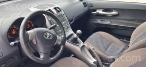 Black Toyota Auris 2007 in Tukums, with an engine capacity of 2.20 L and mileage of 276 thousand km for 650 €, photo 4 on AUTOMOTO.COM.LV