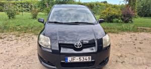 Black Toyota Auris 2007 in Tukums, with an engine capacity of 2.20 L and mileage of 276 thousand km for 650 €, photo 5 on AUTOMOTO.COM.LV