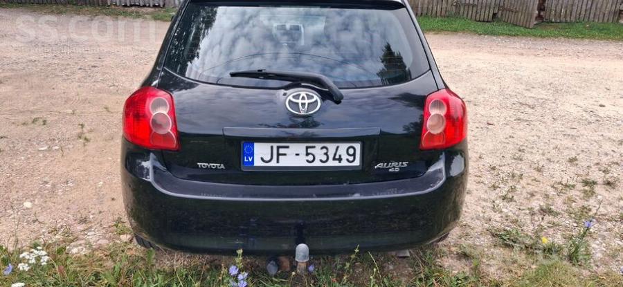 Black Toyota Auris 2007 in Tukums, with an engine capacity of 2.20 L and mileage of 276 thousand km for 650 €, photo 8 on AUTOMOTO.COM.LV