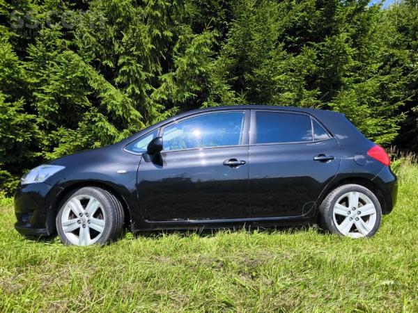 Black Toyota Auris 2007 in Riga, with an engine capacity of 2.20 L and mileage of 267 thousand km for 2500 €, photo 5 on AUTOMOTO.COM.LV