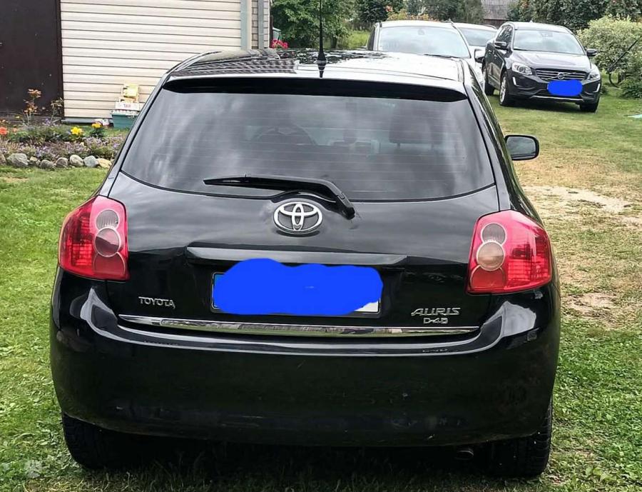 Black Toyota Auris 2007 in Kaunas, with an engine capacity of 2.00 L and mileage of 291 thousand km for 1900 €, photo 5 on AUTOMOTO.COM.LV