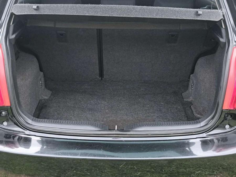 Black Toyota Auris 2007 in Kaunas, with an engine capacity of 2.00 L and mileage of 291 thousand km for 1900 €, photo 6 on AUTOMOTO.COM.LV