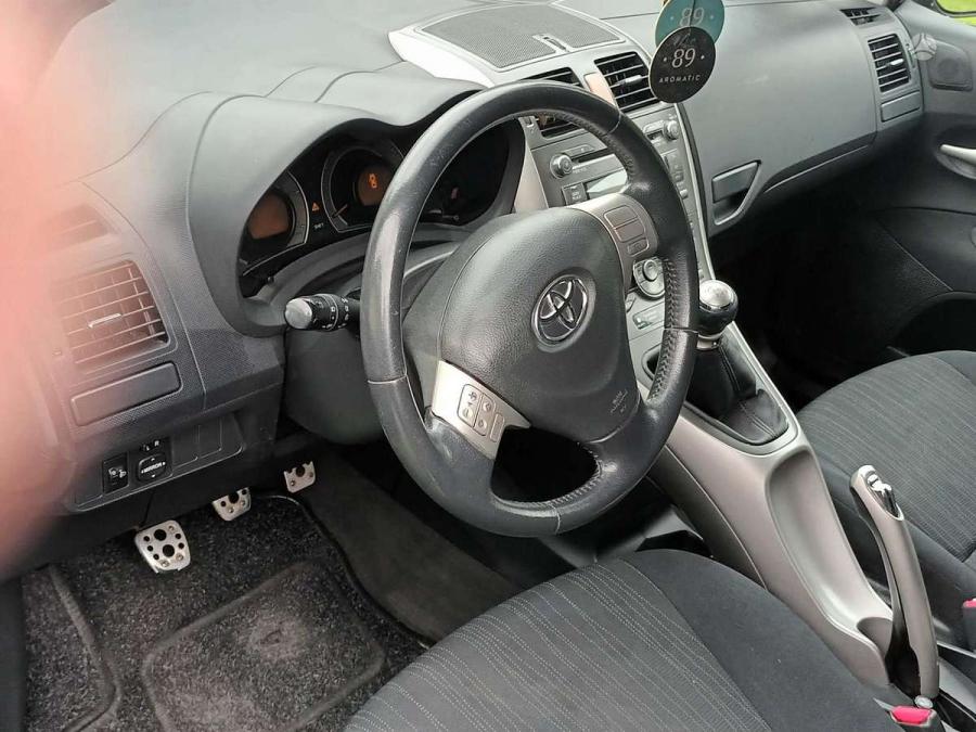 Black Toyota Auris 2007 in Kaunas, with an engine capacity of 2.00 L and mileage of 291 thousand km for 1900 €, photo 7 on AUTOMOTO.COM.LV