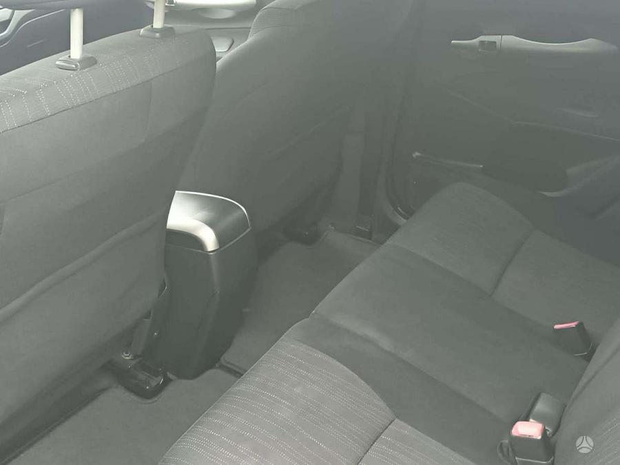 Black Toyota Auris 2007 in Kaunas, with an engine capacity of 2.00 L and mileage of 291 thousand km for 1900 €, photo 9 on AUTOMOTO.COM.LV