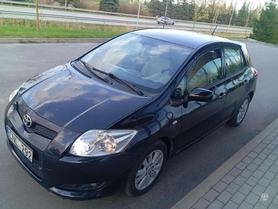 Black Toyota Auris 2007 in Alytus, with an engine capacity of 2.00 L and mileage of 302 thousand km for 2000 €, photo 1 on AUTOMOTO.COM.LV