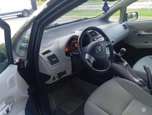 Black Toyota Auris 2007 in Alytus, with an engine capacity of 2.00 L and mileage of 302 thousand km for 2000 €, photo 7 on AUTOMOTO.COM.LV