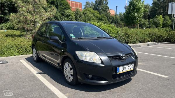 Toyota Auris 2007 Viļņa vietnē Melns Toyota Auris 2007 Viļņa, ar dzinēja tilpumu 2.00 L un nobraukumu 259 tūkst. km par 2200 €, foto 3 vietnē AUTOMOTO.COM.LV