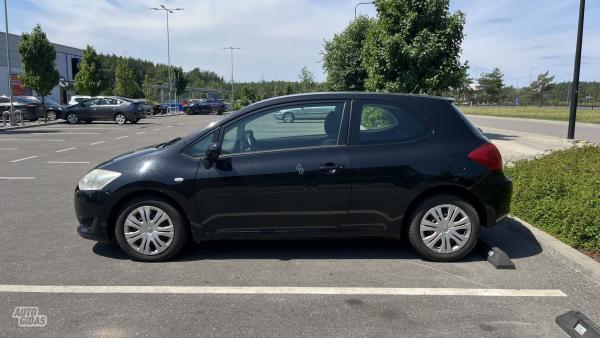 Toyota Auris 2007 Viļņa vietnē Melns Toyota Auris 2007 Viļņa, ar dzinēja tilpumu 2.00 L un nobraukumu 259 tūkst. km par 2200 €, foto 5 vietnē AUTOMOTO.COM.LV