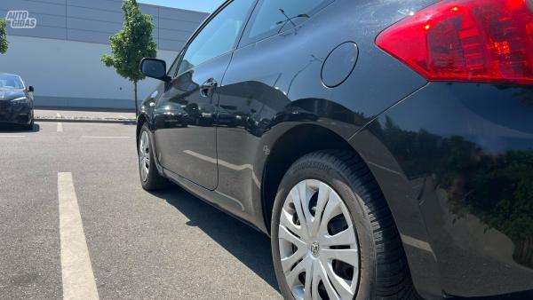 Toyota Auris 2007 Viļņa vietnē Melns Toyota Auris 2007 Viļņa, ar dzinēja tilpumu 2.00 L un nobraukumu 259 tūkst. km par 2200 €, foto 9 vietnē AUTOMOTO.COM.LV