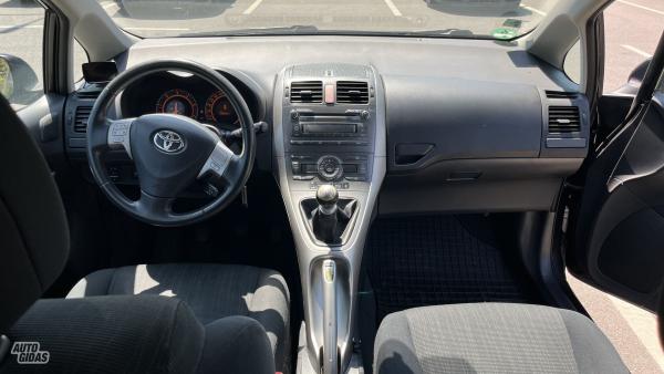 Toyota Auris 2007 Viļņa vietnē Melns Toyota Auris 2007 Viļņa, ar dzinēja tilpumu 2.00 L un nobraukumu 259 tūkst. km par 2200 €, foto 11 vietnē AUTOMOTO.COM.LV
