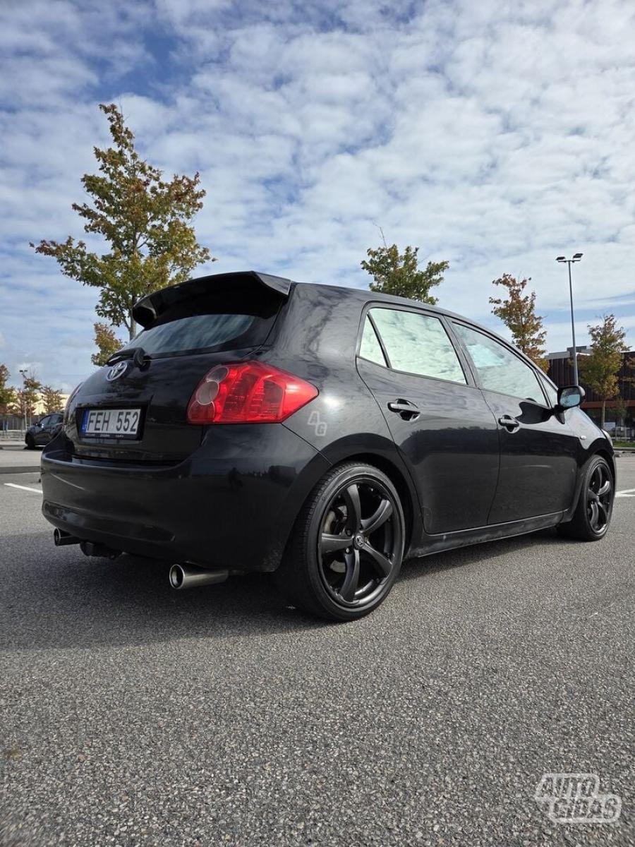 Black Toyota Auris 2007 in Klaipeda, with an engine capacity of 1.60 L and mileage of 282 thousand km for 2850 €, photo 1 on AUTOMOTO.COM.LV