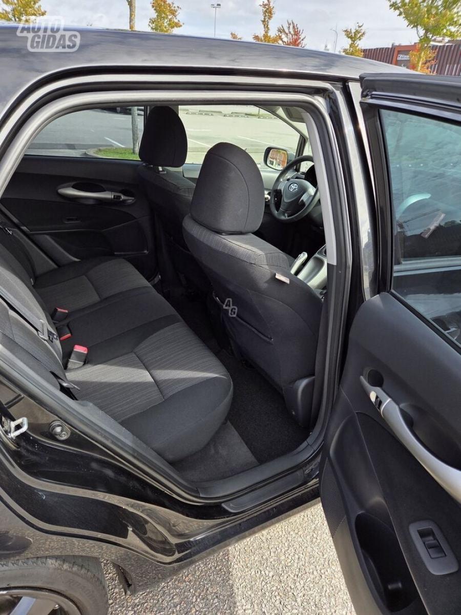 Black Toyota Auris 2007 in Klaipeda, with an engine capacity of 1.60 L and mileage of 282 thousand km for 2850 €, photo 9 on AUTOMOTO.COM.LV