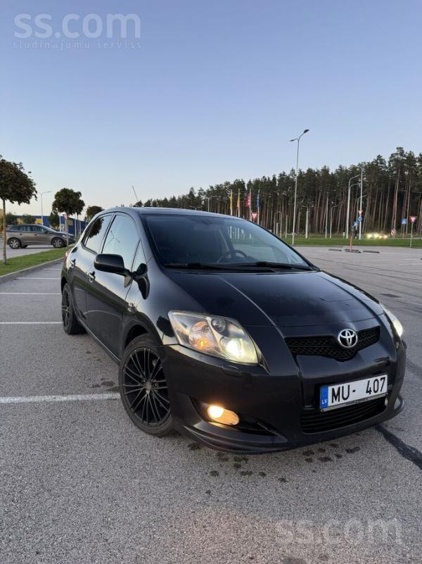 Toyota Auris 2007 Rīga vietnē Melns Toyota Auris 2007 Rīga, ar dzinēja tilpumu 2.20 L un nobraukumu 256 tūkst. km par 2100 €, foto 1 vietnē AUTOMOTO.COM.LV