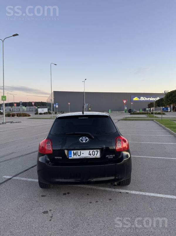 Toyota Auris 2007 Rīga vietnē Melns Toyota Auris 2007 Rīga, ar dzinēja tilpumu 2.20 L un nobraukumu 256 tūkst. km par 2100 €, foto 3 vietnē AUTOMOTO.COM.LV